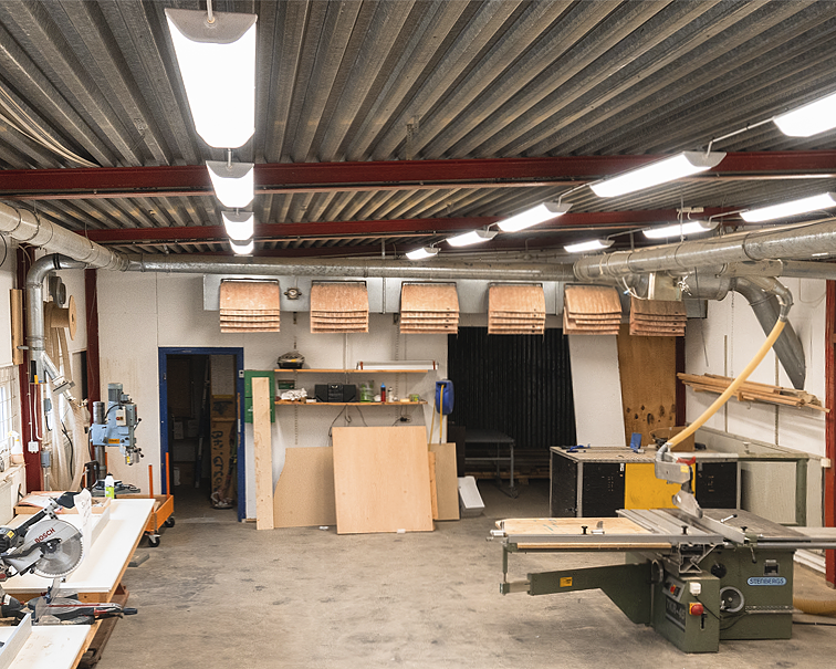 Z44 CE L600 15W 2200 PIR Sensor On/Off 840 | Aura Light